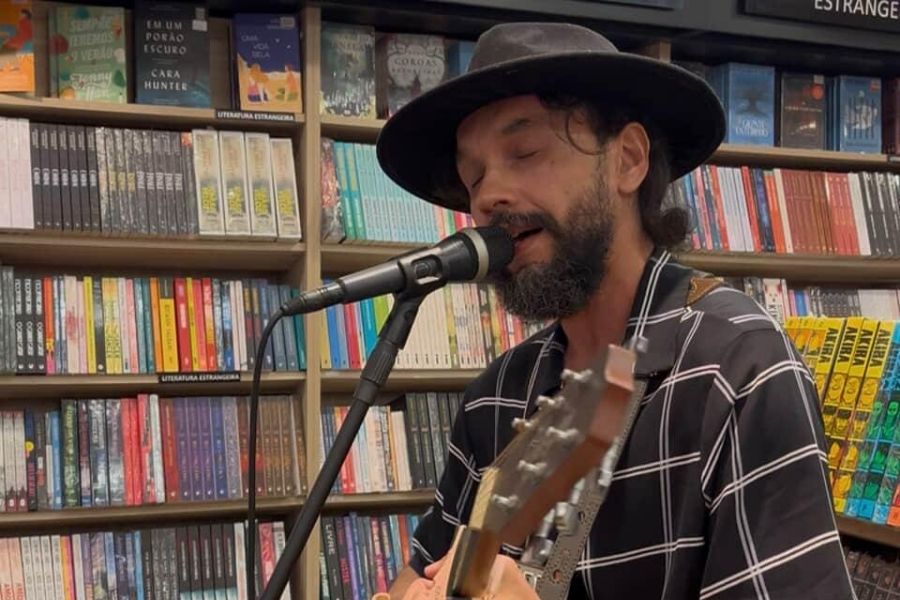 Cantor Rony Felix lança EP no YouTube